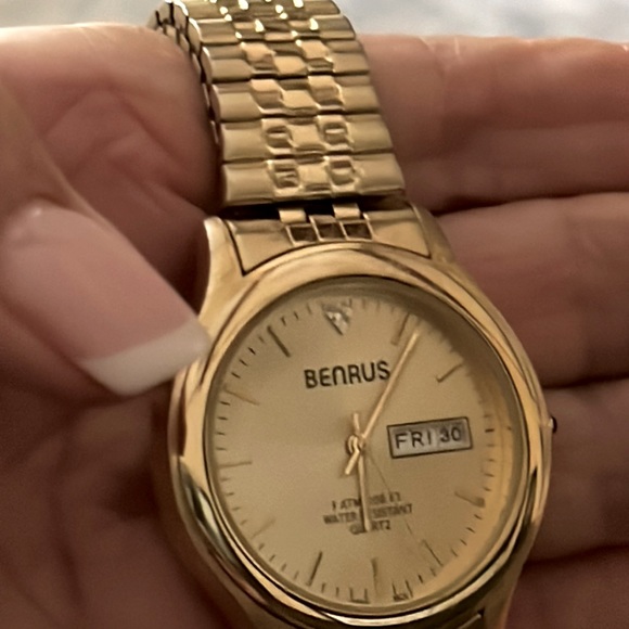 benrus | Accessories | Vintage Benrus Quartz Water Resistant Stretch Band Wristwatch | Poshmark